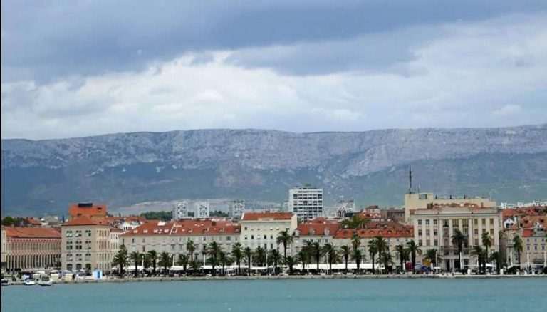 SPLIT: Policija istražuje tko je organizator prosvjeda pred KBC-om ...