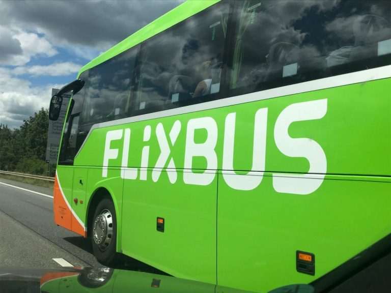 KAOS U FLIXBUSU NA AUTOCESTI: Putnici se potukli, žene se zaključale u ...