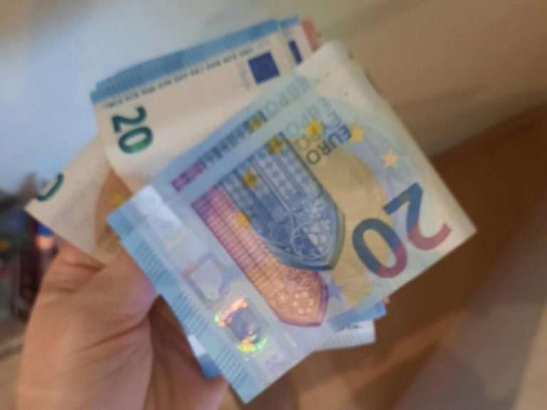 BONUS OD 300 EURA U NJEMAČKOJ: Poznato kada će novac biti na računu ...