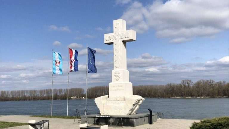 STOJI GRAD: Vukovar, mjesto na kojemu suze teku od tuge, ali i ponosa ...