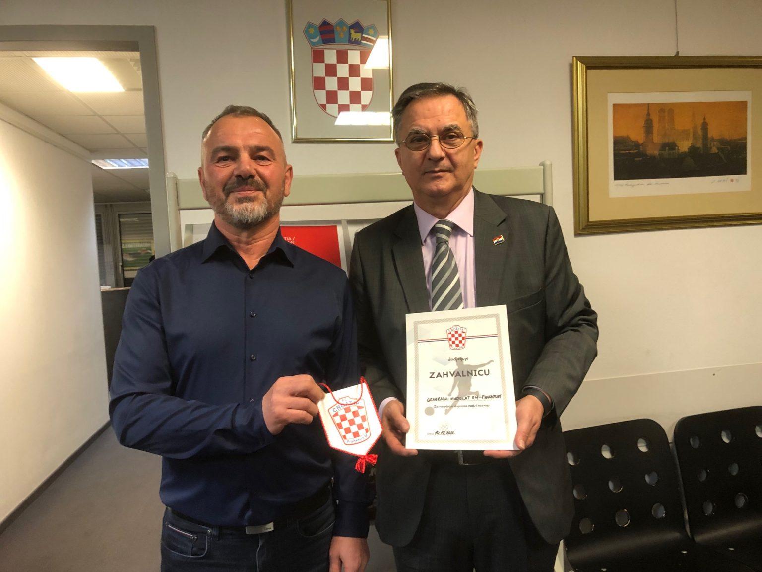 (FOTO i VIDEO) BOŽIĆNI DOMJENAK U GK FRANKFURT: Generalni konzul ...