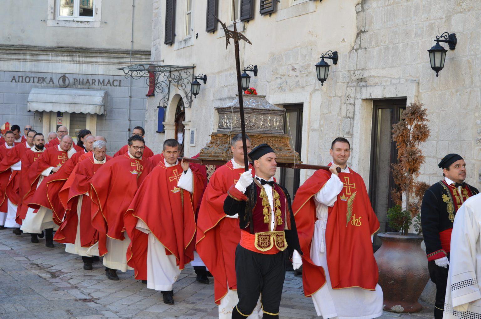 SVEČANO U KOTORU: Biskupija i grad Kotor po 1214. put proslavili svog zaštitnika sv. Tripuna ...