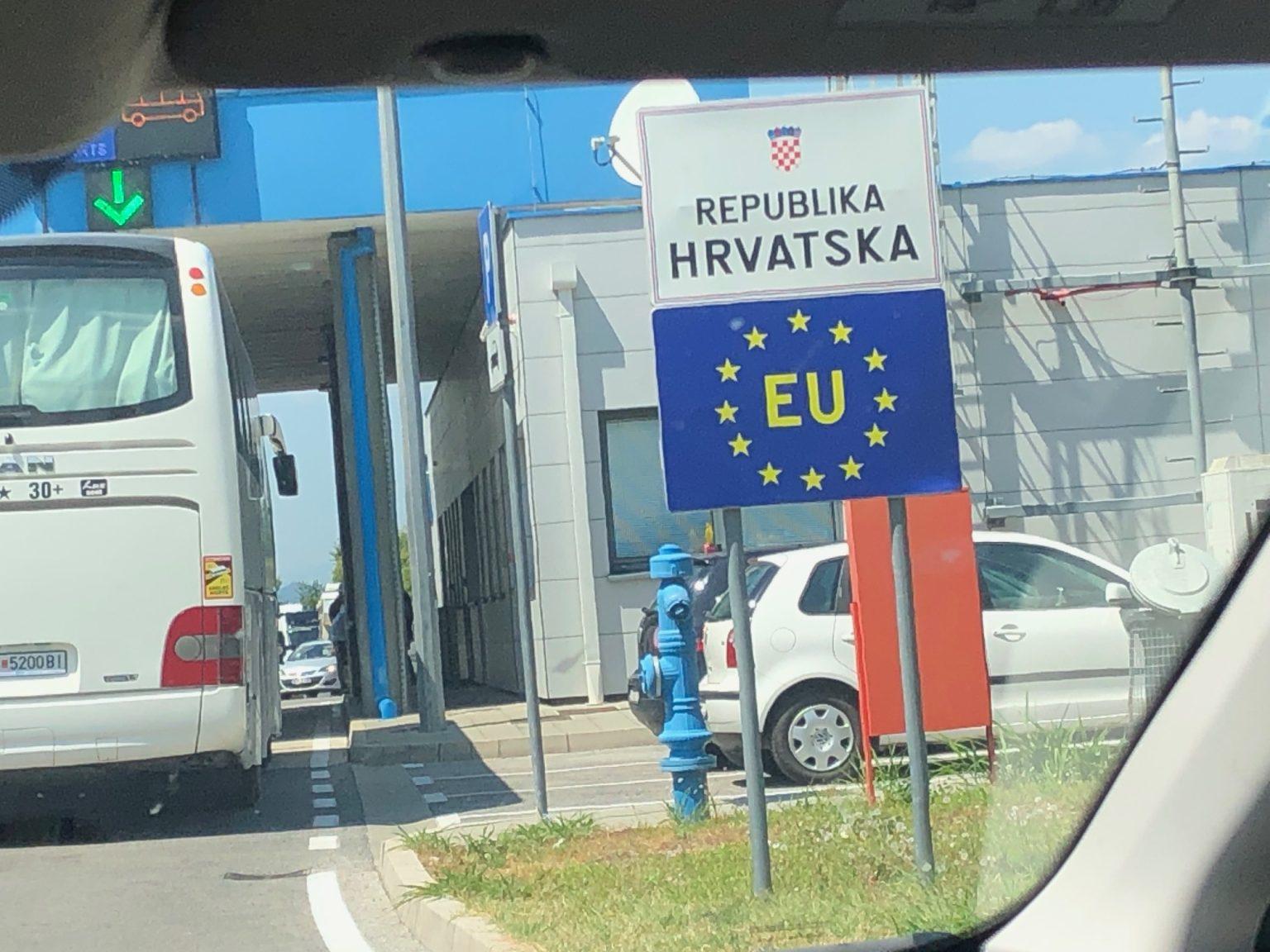 JEZOVITO: Austrijanac htio preko hrvatske granice u autu prošvercati ...