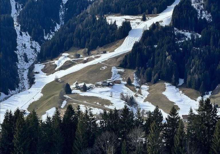 (VIDEO) LEDENJAK SRAVNIO SVE PRED SOBOM: Švicarsko selo zatrpano ...