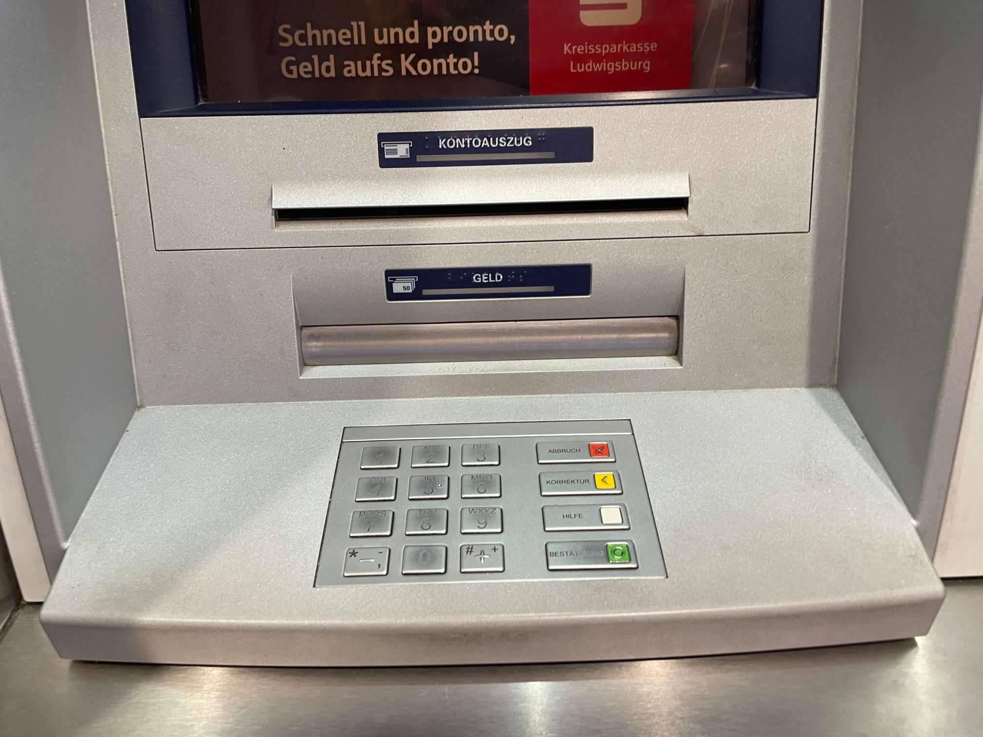 DO KRAJA RUJNA: Banka zatvara sve bankomate, klijenti u Njemačkoj ...