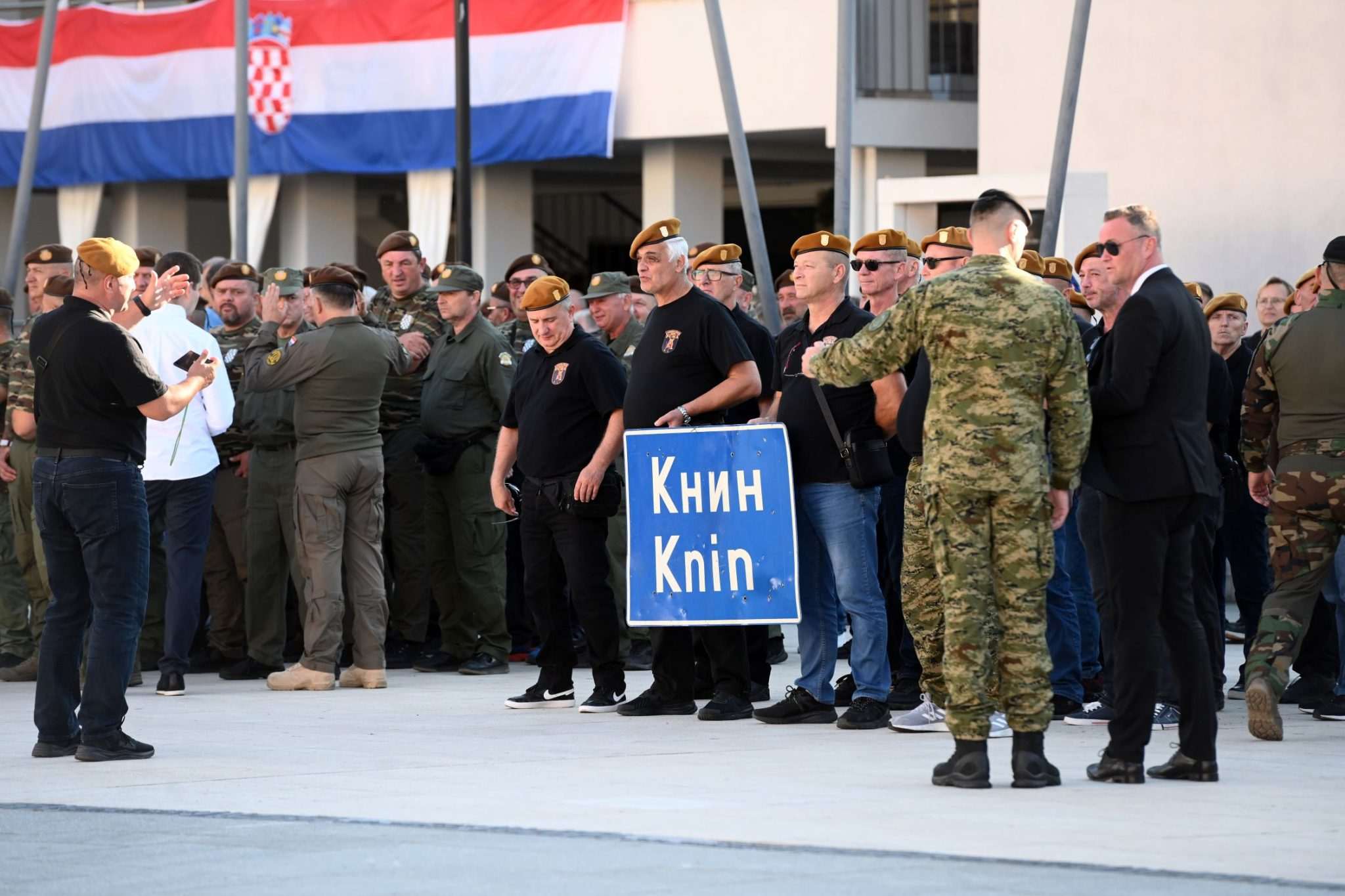 HRVATSKA SLAVI: U Kninu počela proslava 30. godišnjice VRO "Oluja ...