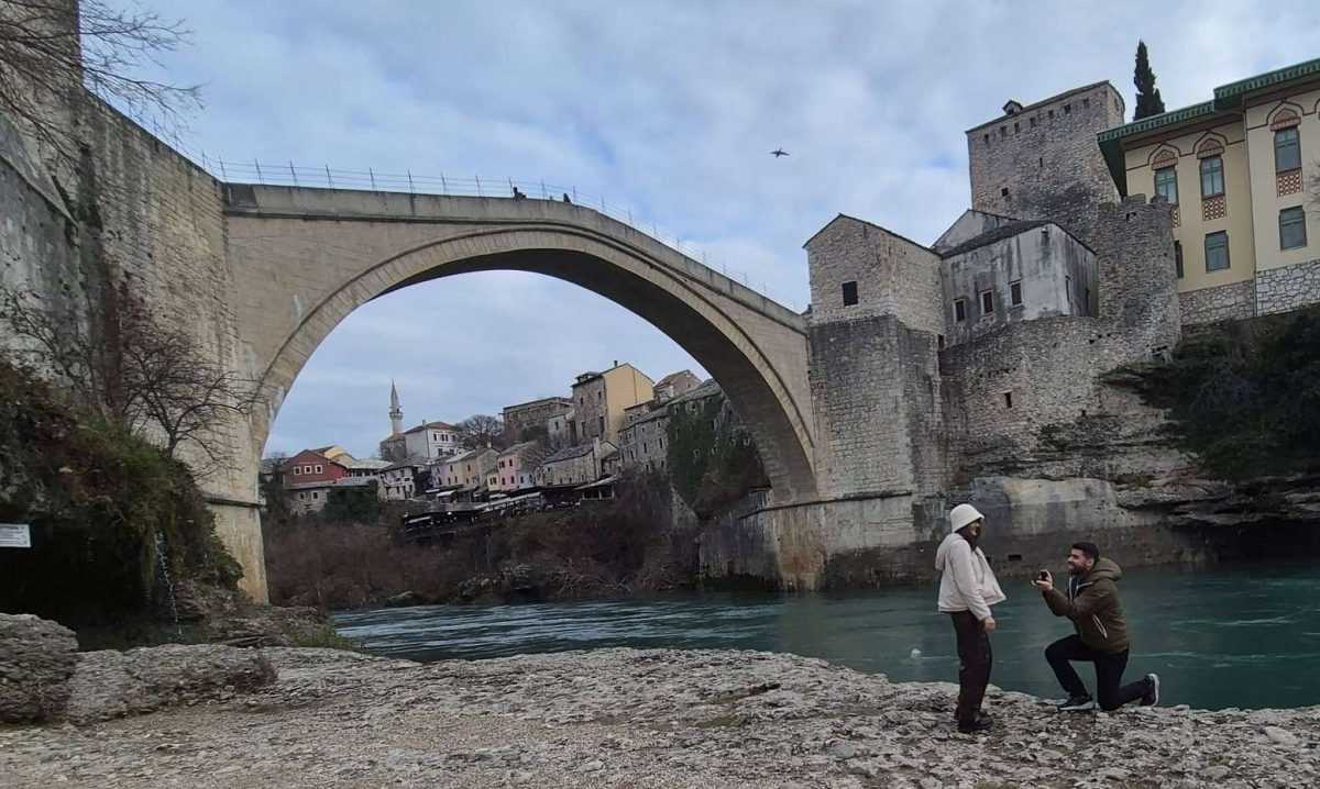 LJUBAV ISPOD STAROG MOSTA: Mladić je svoju djevojku iz Turske doveo u ...