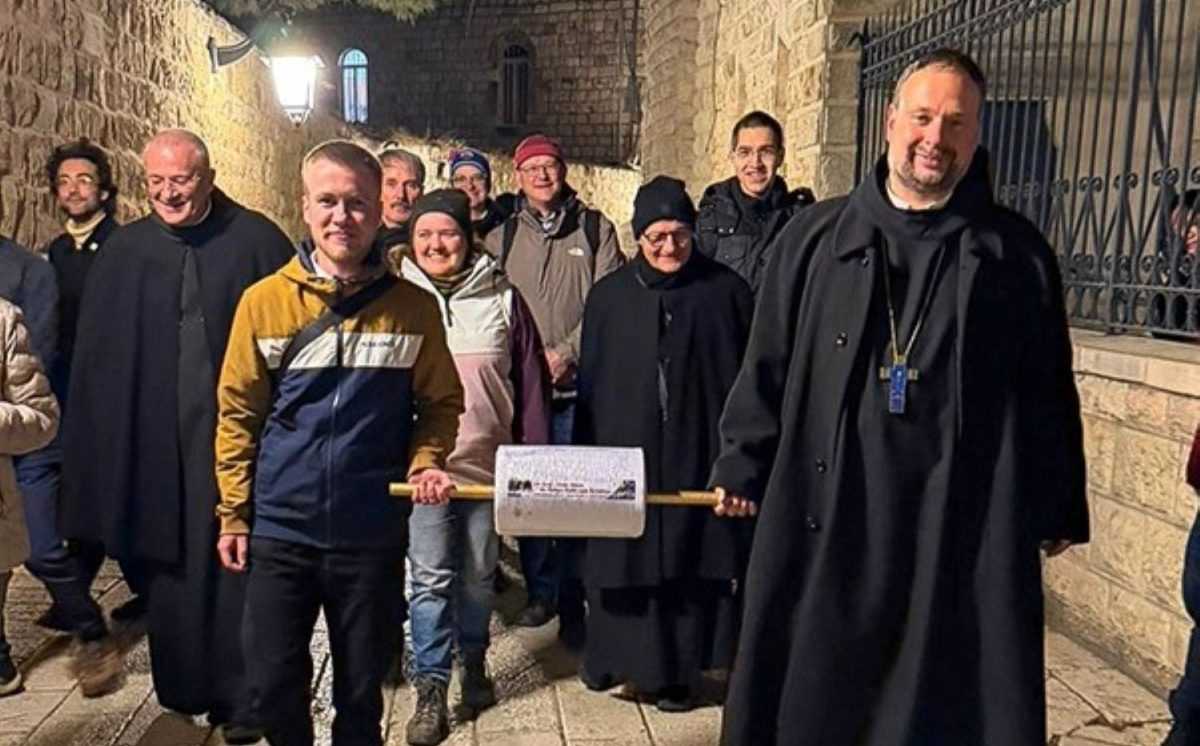 JERUZALEM: U Svetoj noći položen svitak sa 168.928 imena na mjesto ...